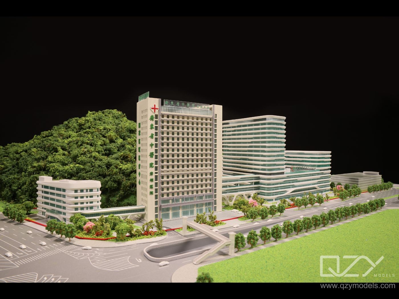 1:500 Guangzhou Chinese Hospital Model | QZY Custom Model Maker